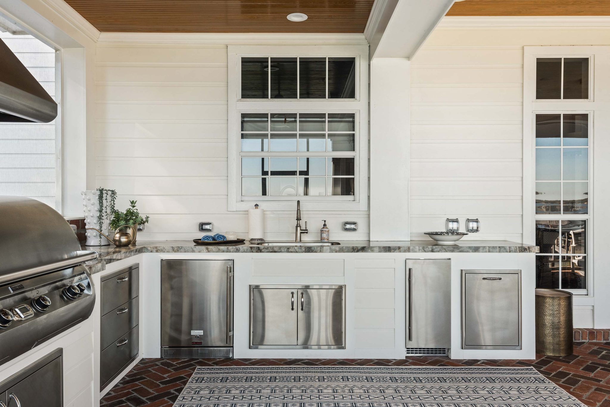 Outdoor Kitchens - S&W Kitchens